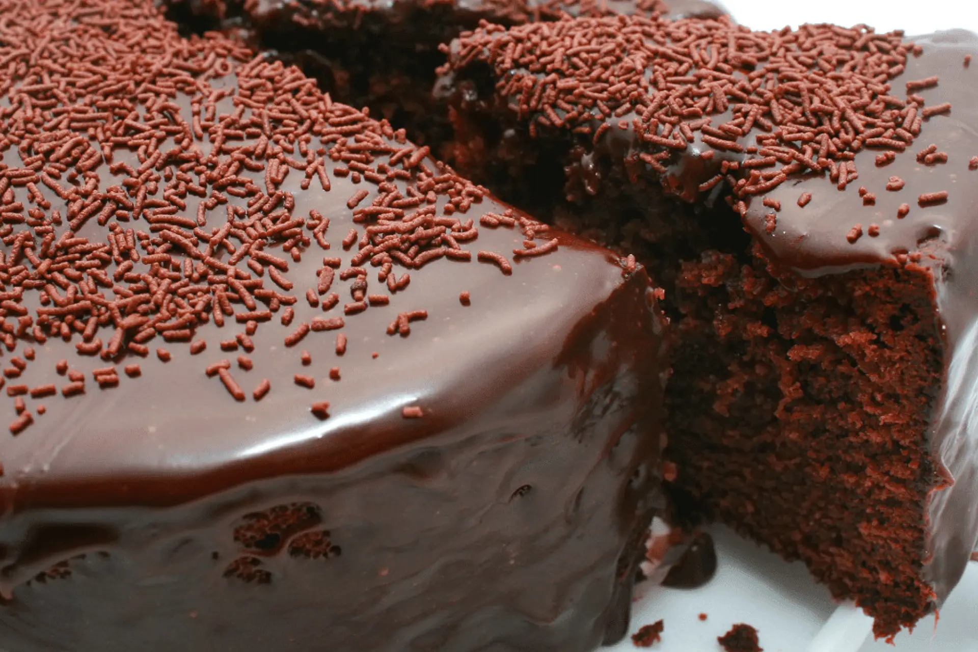 Bolo de chocolate fácil, simples e fofinho - Casa e Culinaria