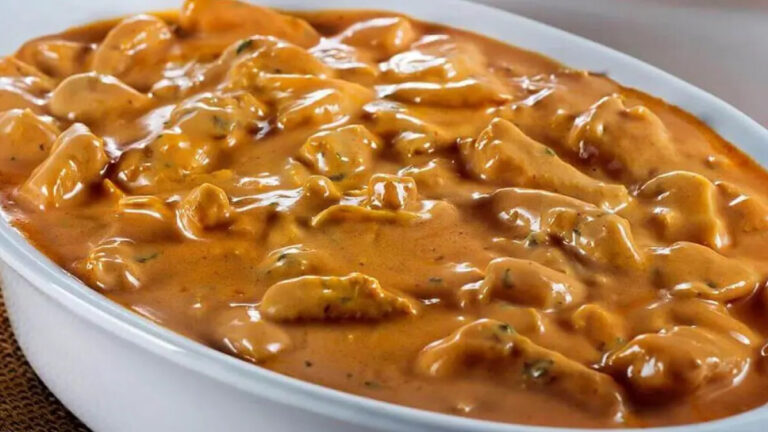 Strogonoff de filé mignon cremoso tradicional com creme de leite - Casa ...