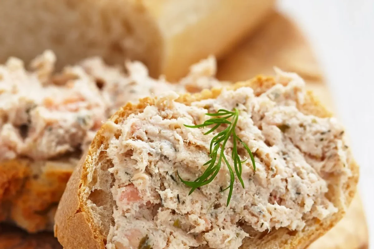 Patê de frango simples com maionese e requeijão - Casa e Culinaria